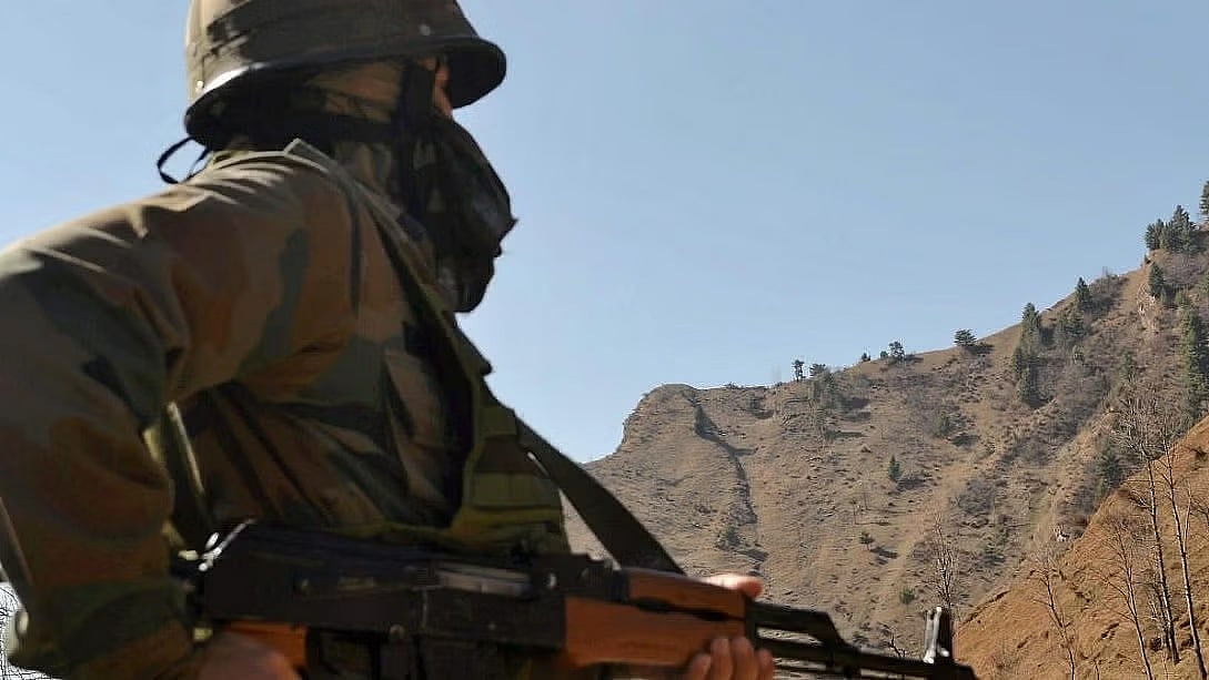Pakistani troops violate ceasefire for 8th night, residents near LoC ...
