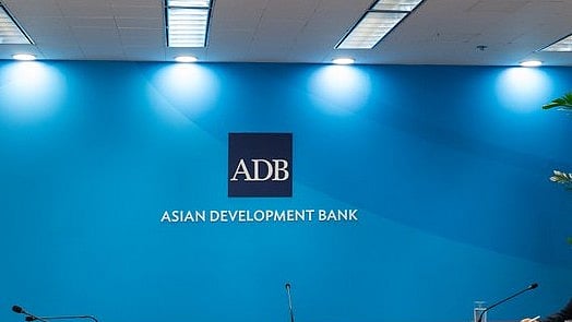 India Growth Outlook: ADB, Ind-Ra Cut FY26 GDP Forecasts to 6.5% and 6.3%