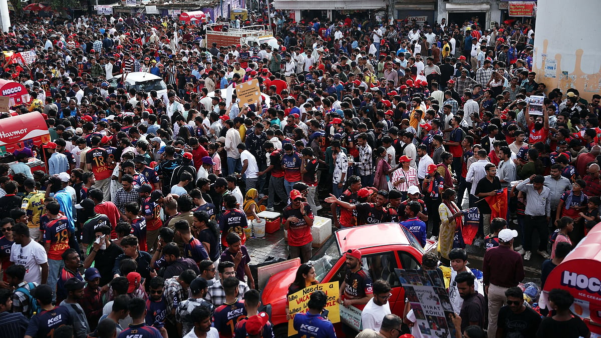 RCB Fan Frenzy: Bengaluru Loyalists Paint Ahmedabad Red & Blue for IPL ...