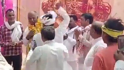 Party worker slaps SSP chief Mahendra Rajbhar multiple times during ...