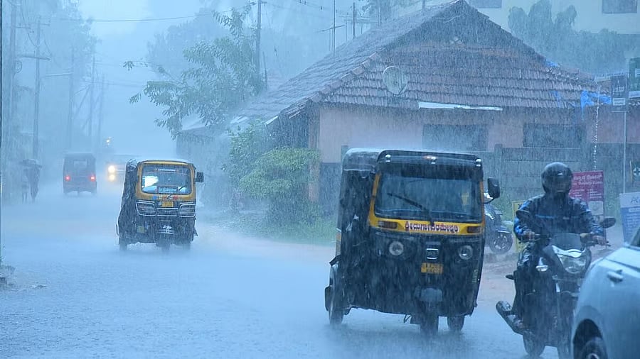 Karnataka: 3 dead as rain batters state; red alert for 10 districts