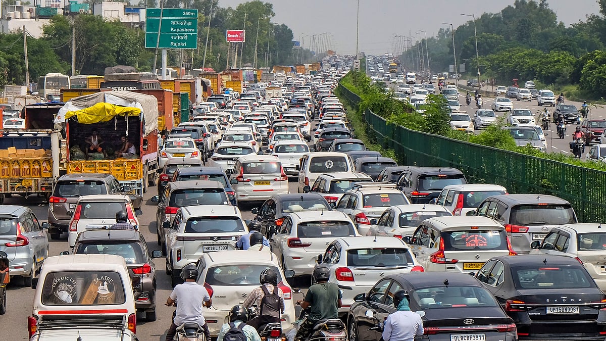 Accident on NH 143 causes 24-hour-long jam in Jharkhand