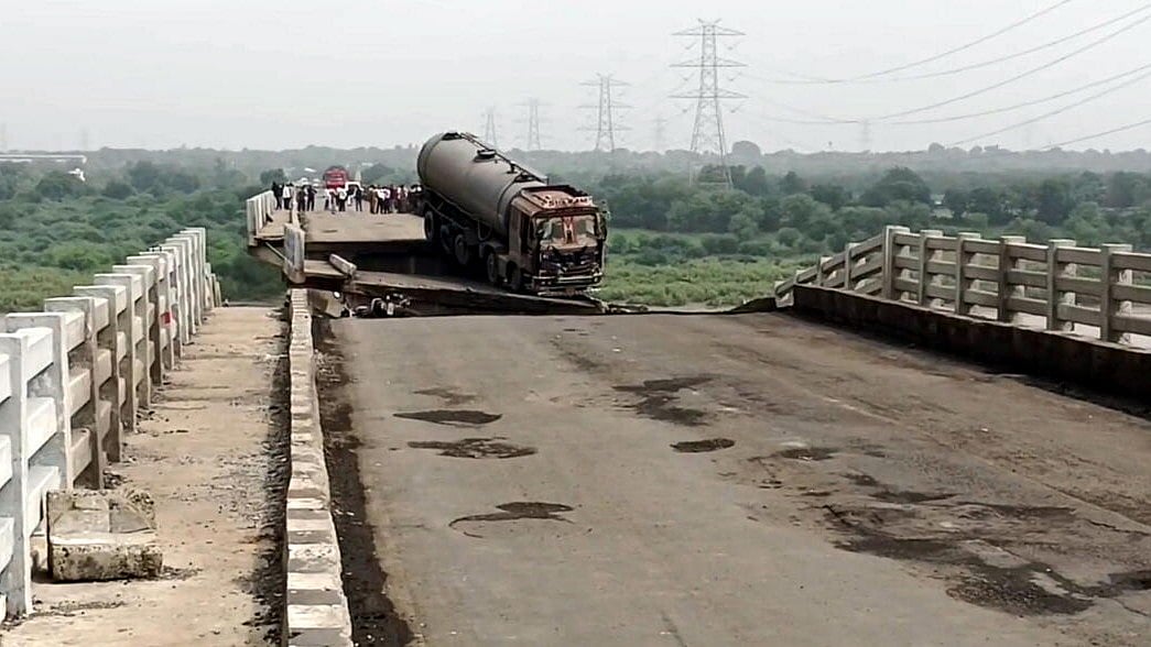 Gujarat Bridge Collapse: Death Toll Rises to 21 as Faulty Joints Cited ...