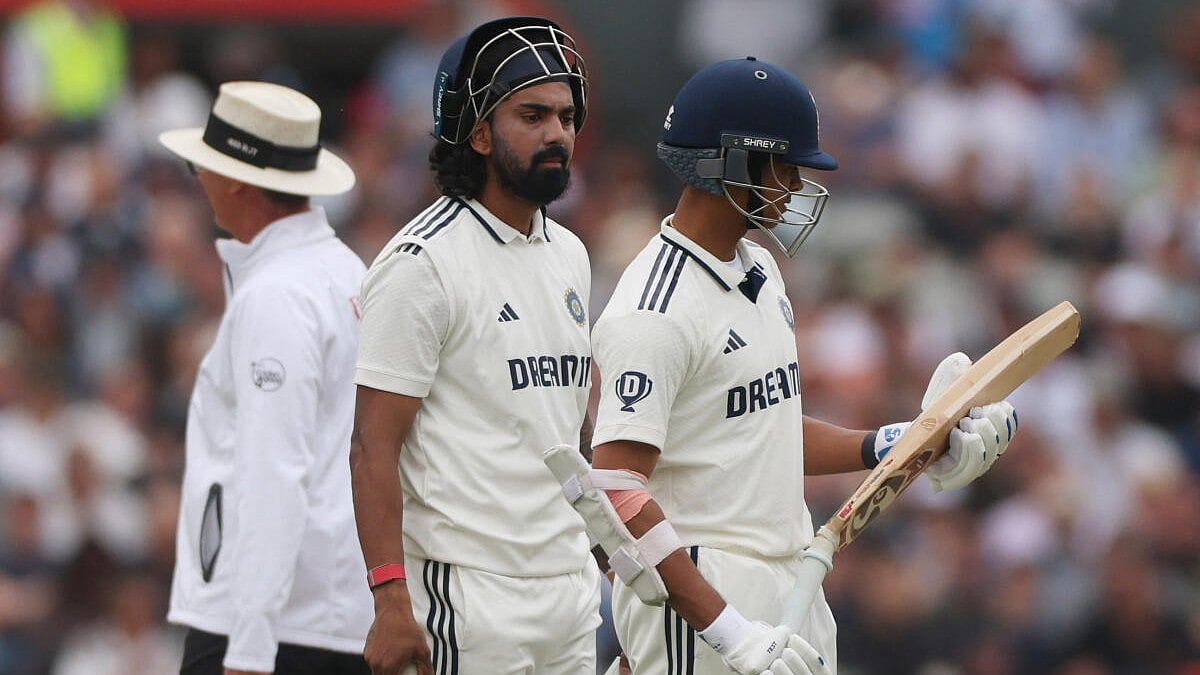 India lose openers on green top before reaching 72/2 at lunch