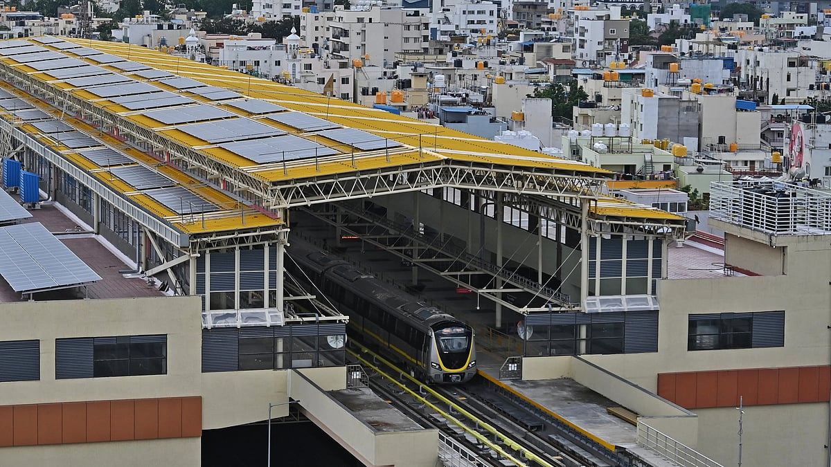 Bengaluru Metro Yellow Line Gets 12 New BMTC Feeder Buses for Last-Mile ...