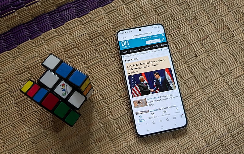 Samsung Galaxy S25 FE Review: Flagship features at not-so-expensive ...
