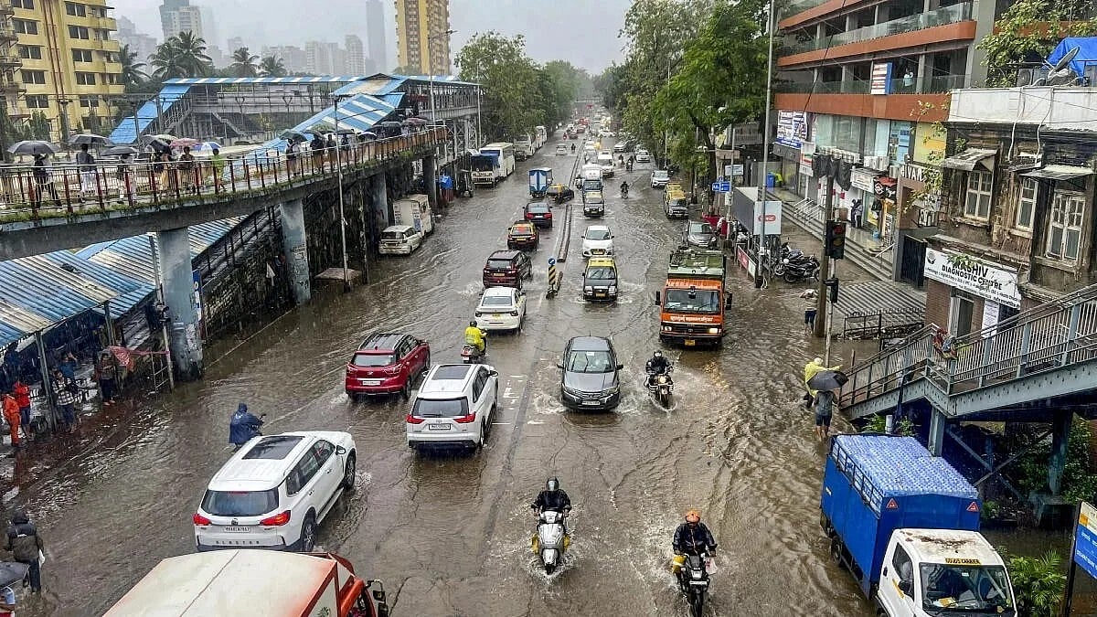 Mumbai on red alert as Maharashtra CM reviews rain, relief measures