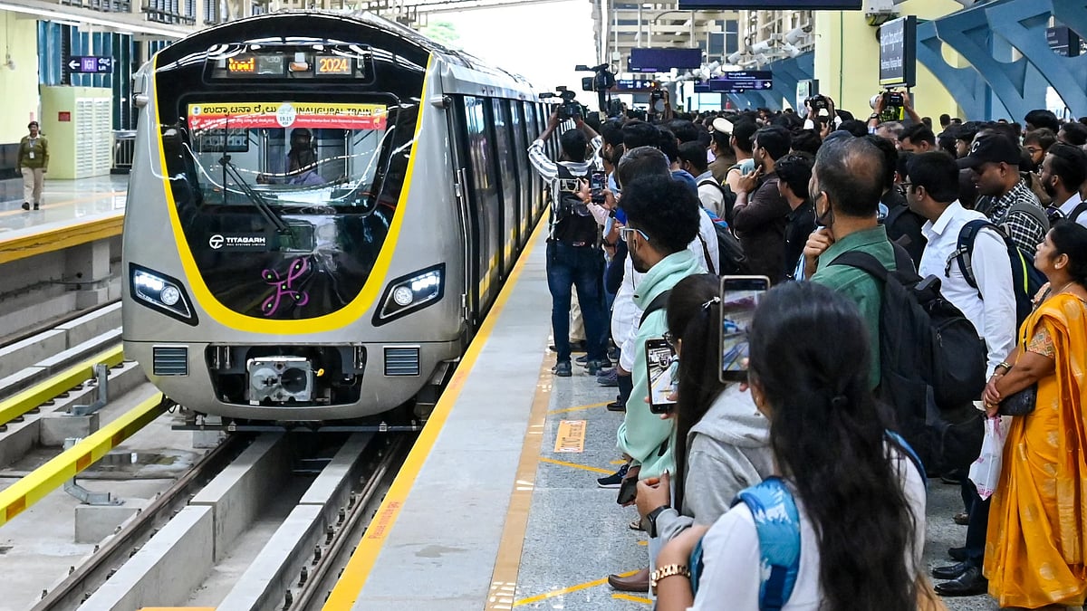 Bengaluru Namma Metro Delay: Technical Snag Disrupts Yellow Line ...