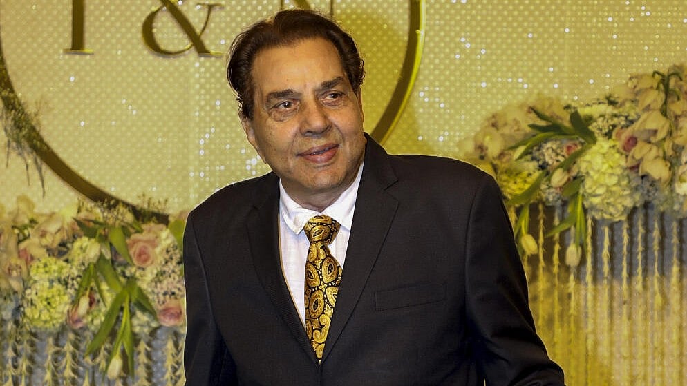 Dharmendra passes away: Dharmendra dies at 89, Reports; family, celebs ...