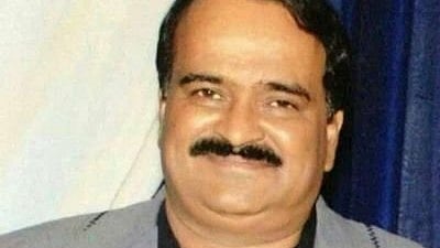 Writer’s Anecdote: Judge Summons Vishwas Patil for a ‘Fan Moment’