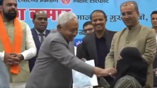 Nitish Kumar hijab controversy, Bihar CM Row: Nitish Kumar Pulls Woman ...
