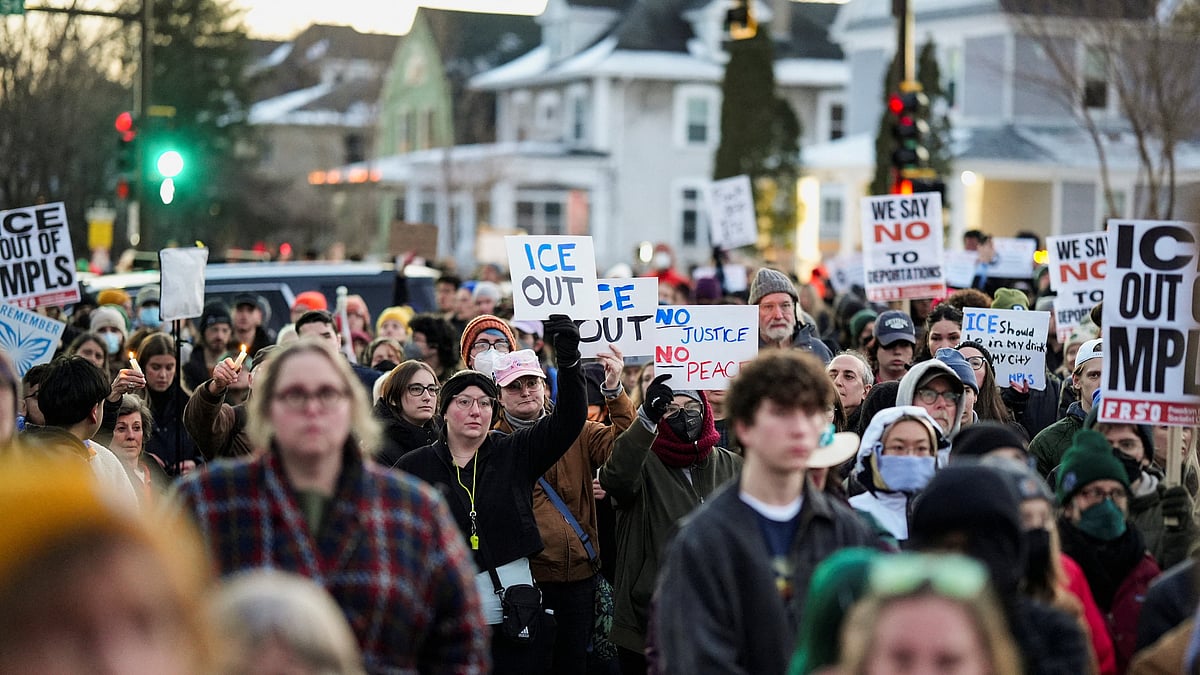 US Immigration Agent Kills Woman in Minneapolis as Mayor Disputes Self ...