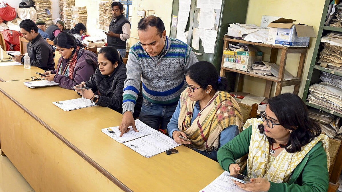 SIR in Karnataka: Caution buzzword for Cong, BJP in fiat to cadre