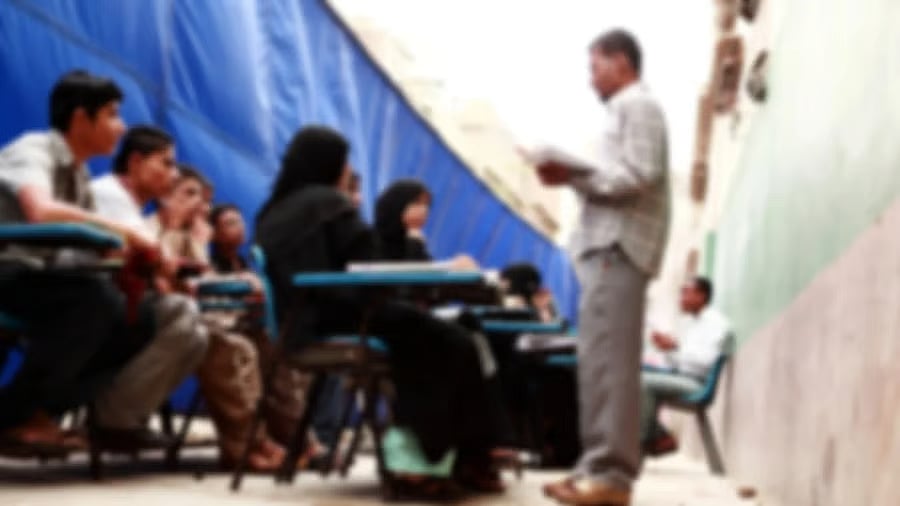 IPS Officer Urges Madrasa Students to Read Gita, Quran