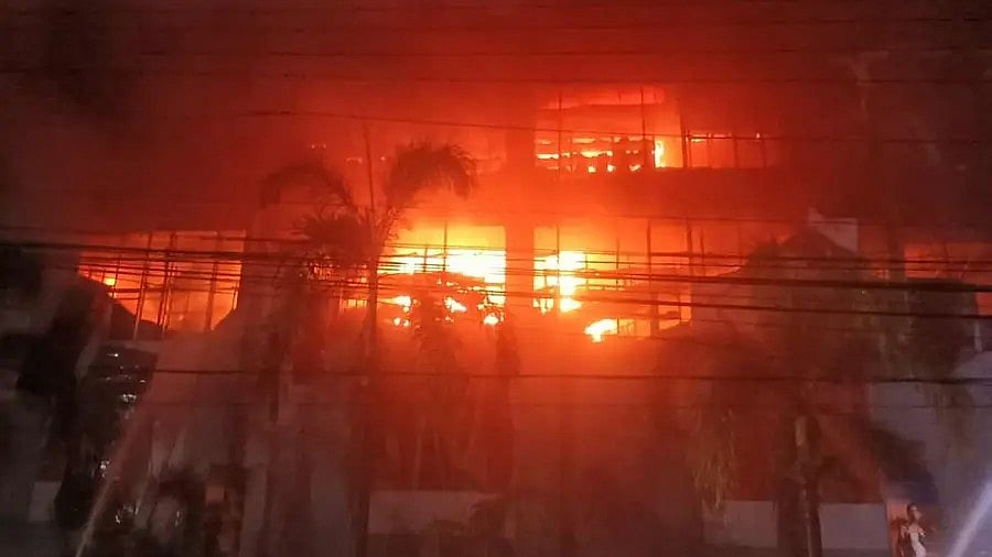 Kerala fire: Major blaze at textile shop in Kozhikode's Palayam area