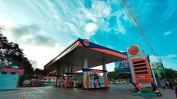 Indian refiners fall as Brent spikes to near 4‑year high on Iran conflict