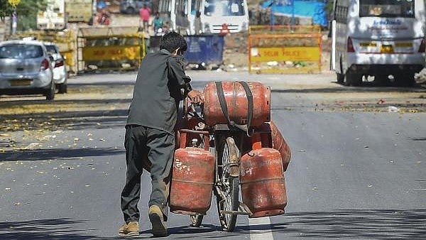 LPG refill rules: Centre denies 35-day gap, says no policy change.