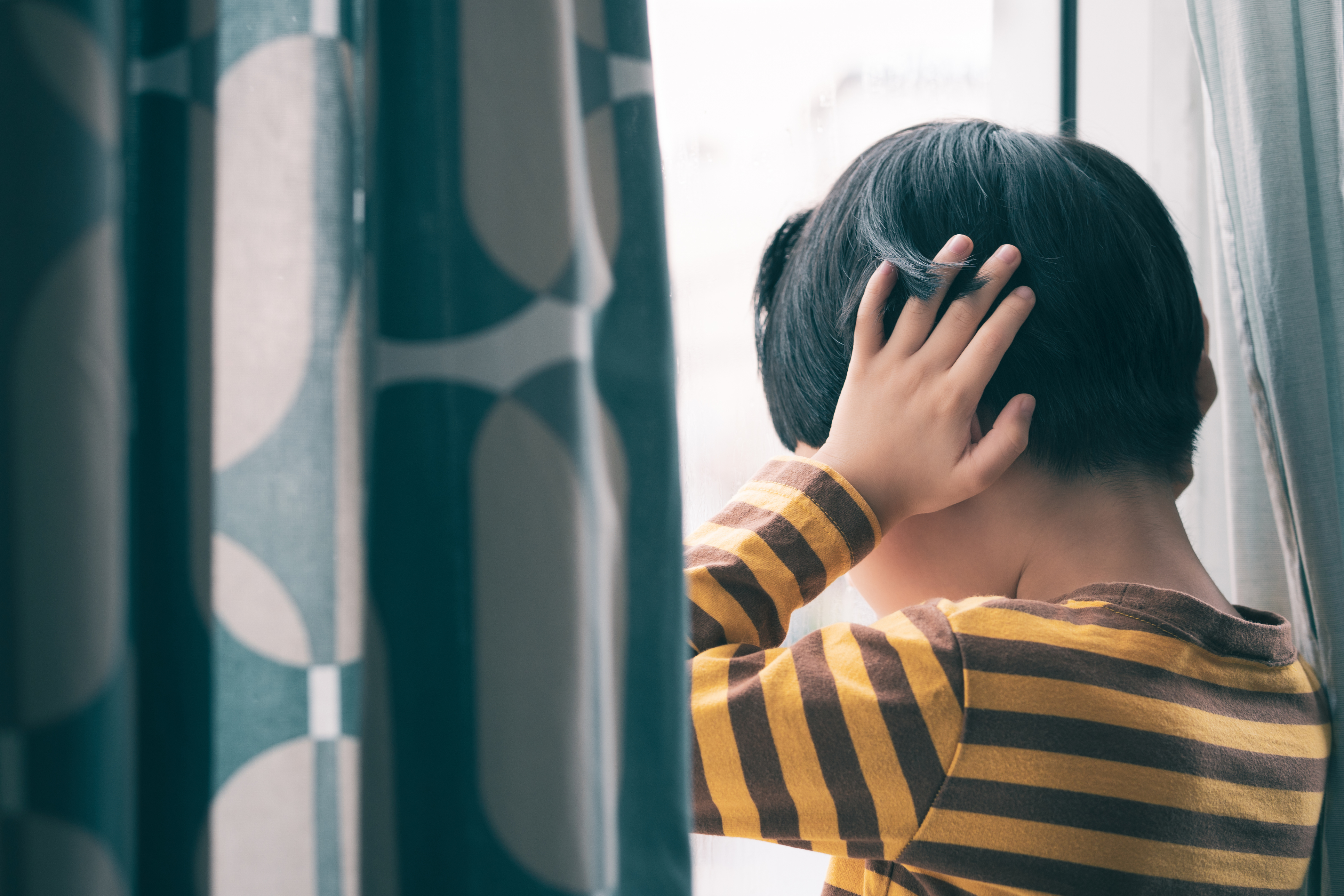 Virtual autism: Can screen time trigger autism-like symptoms in kids?