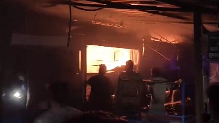 Fire breaks out in Lucknow's vegetable market, around 15 shops gutted