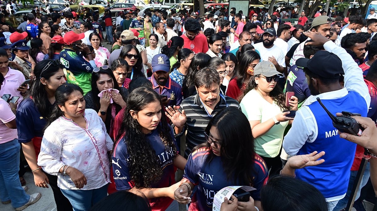 IPL 2026: Fans brave heat as RCB face DC at Chinnaswamy Stadium city today