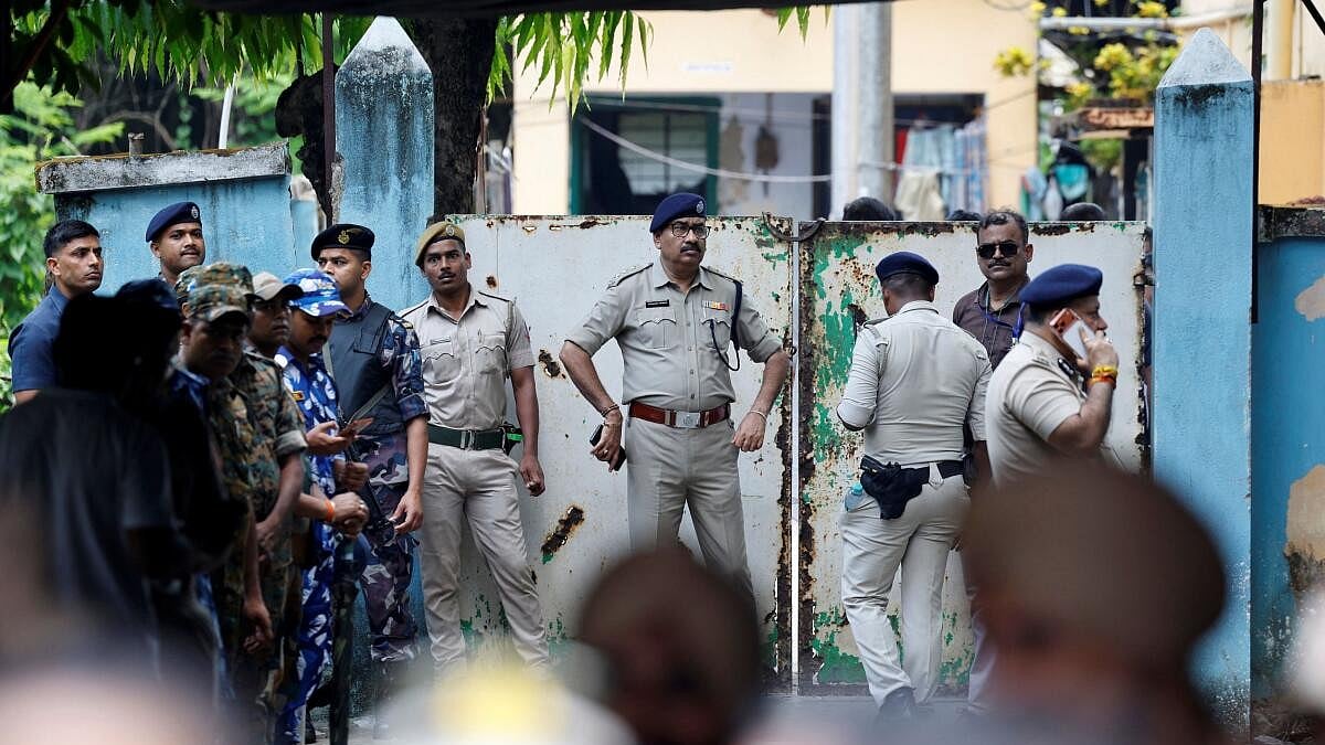 Kolkata Police: Officers Under Probe in Land Grab Case