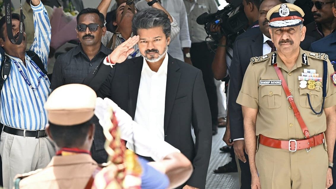 Fire breaks out at Delhi's Tamil Nadu House where CM Vijay is staying ...