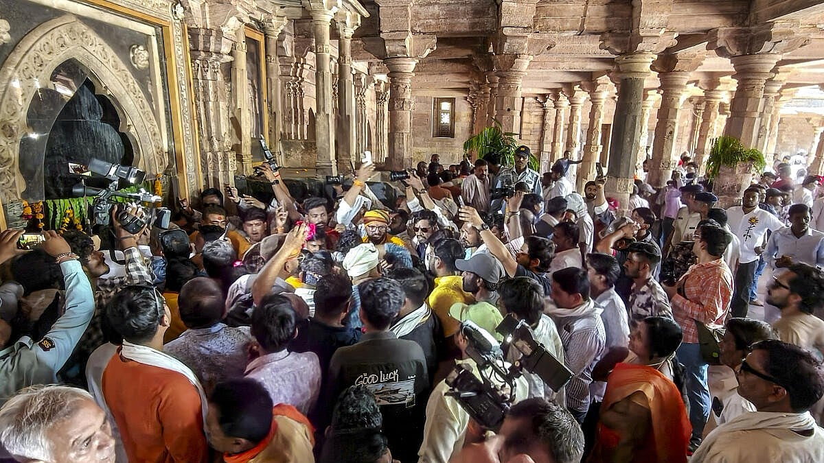 Bhojshala Dispute: Maha Aarti Held; Muslims Protest with Black Bands