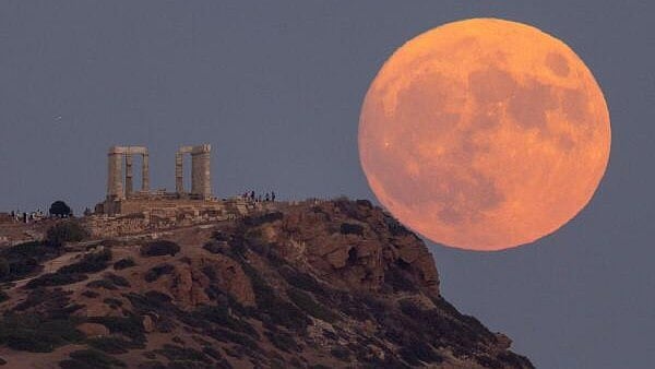 Blue Moon: Science in tradition
