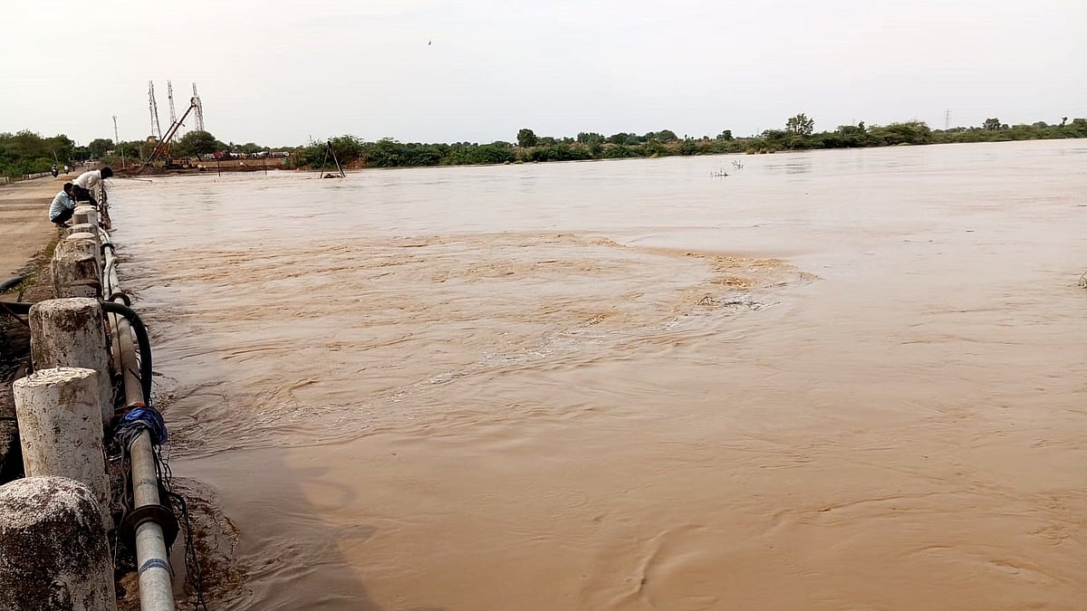 3 die in lightning strikes as unseasonal rains continue to batter parts ...