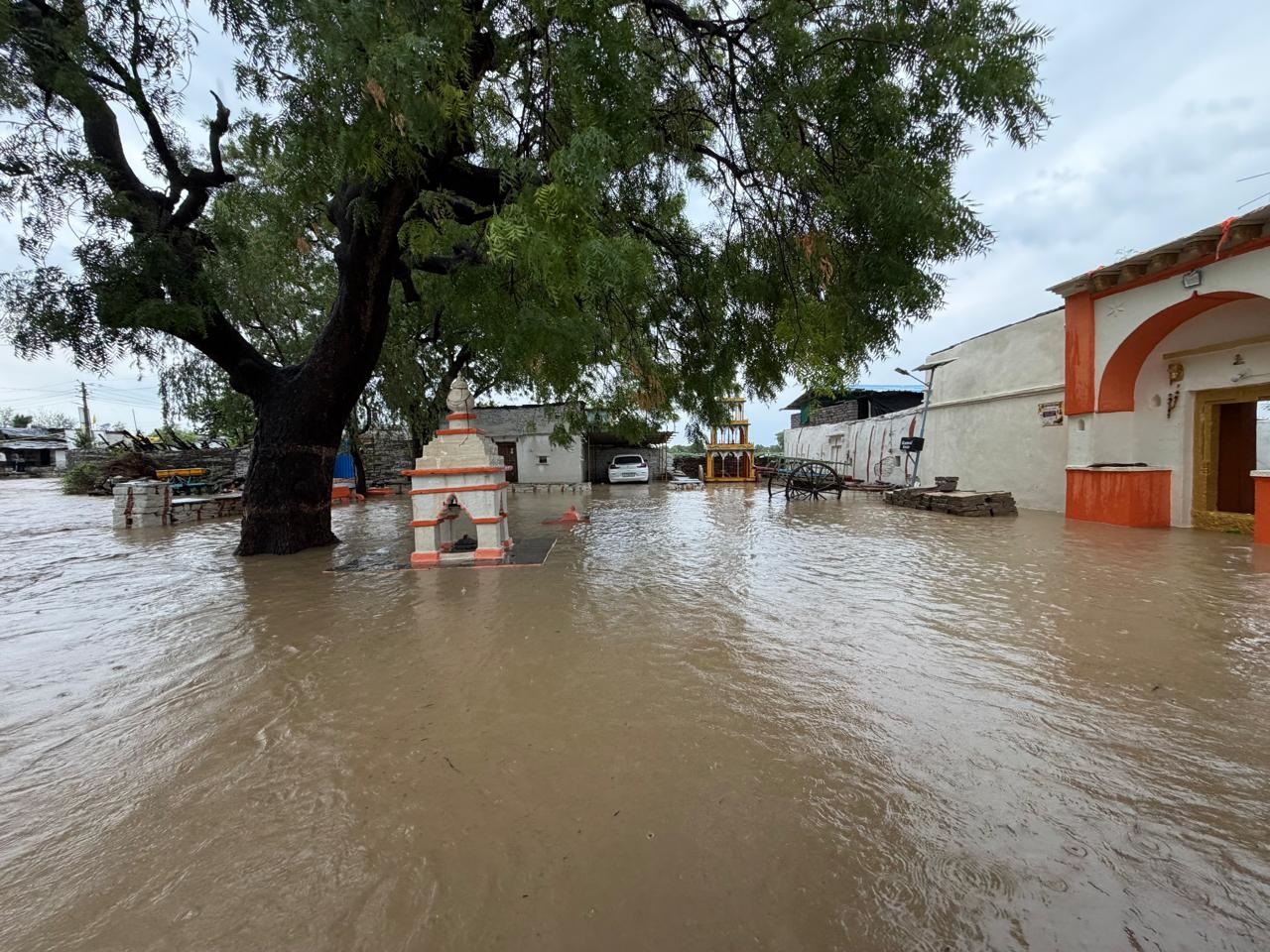 3 die in lightning strikes as unseasonal rains continue to batter parts ...