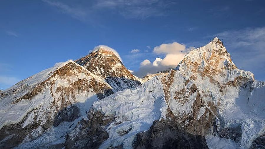 A snarl-up at the Summit: The wounds of Sagarmatha