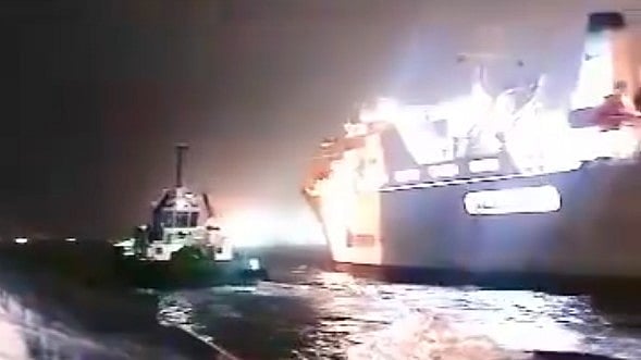 Pakistan prevents cargo ship from sailing out after it collides with ...