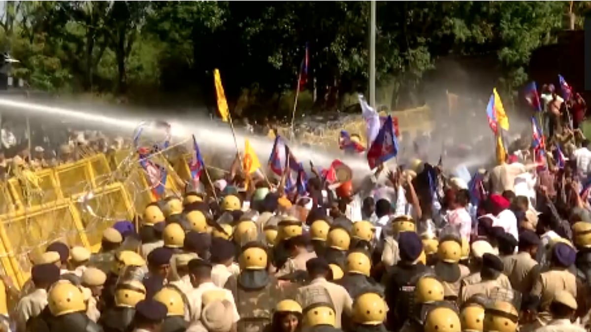 Police use water cannons to stop Punjab govt employees' protest march ...