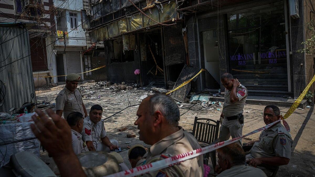Delhi hotel fire: Police intensify efforts to track down absconding ...