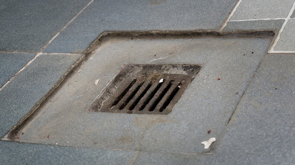 Migrant worker claims he was 'trapped inside drain' by magician, pulled ...