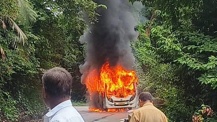 Private bus gutted, passengers escape safely in Hosanagar