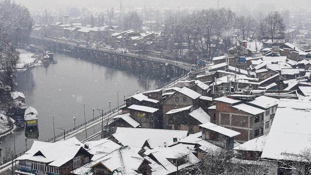 Snow, struggle and survival : Gujjar-Bakerwal nomads face disrupted ...