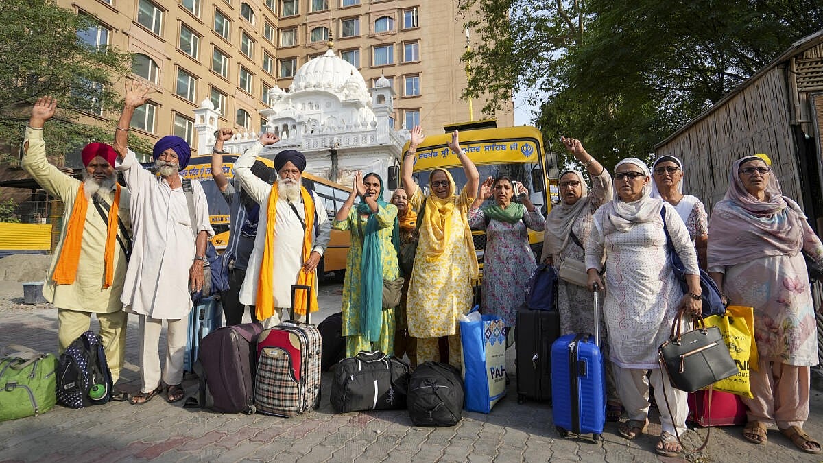 Nearly 600 Sikh pilgrims reach Pakistan for Guru Arjan Dev's death ...
