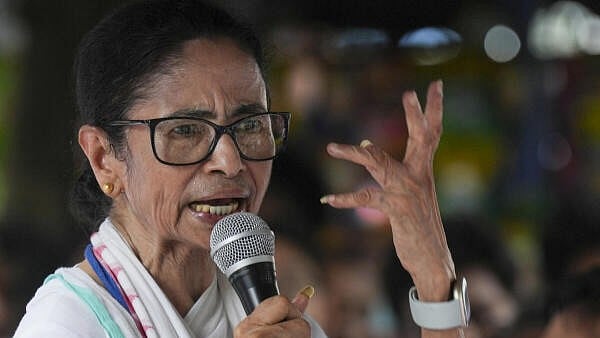 FIR against Mamata Banerjee over 'provocative' remarks during Bengal ...