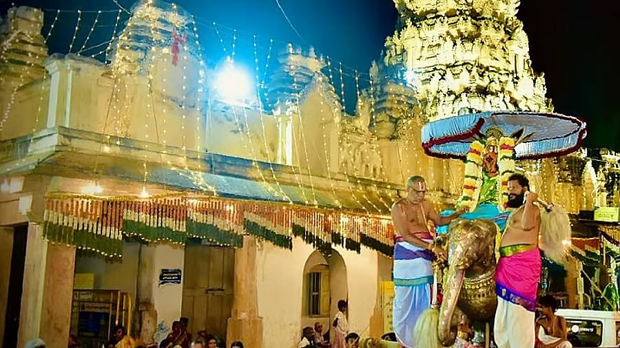 Five suspended over suspected hundi theft in Karnataka's Melkote temple