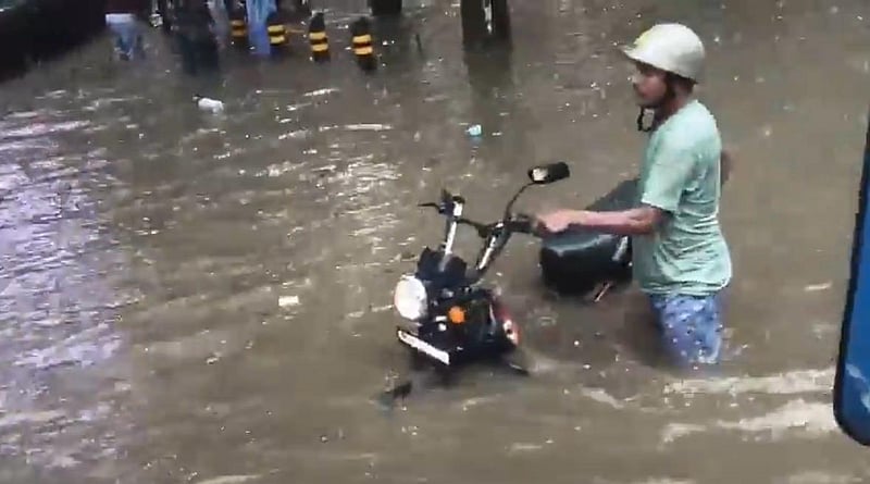 Bengaluru: Flooded roads paralyse the IT corridor