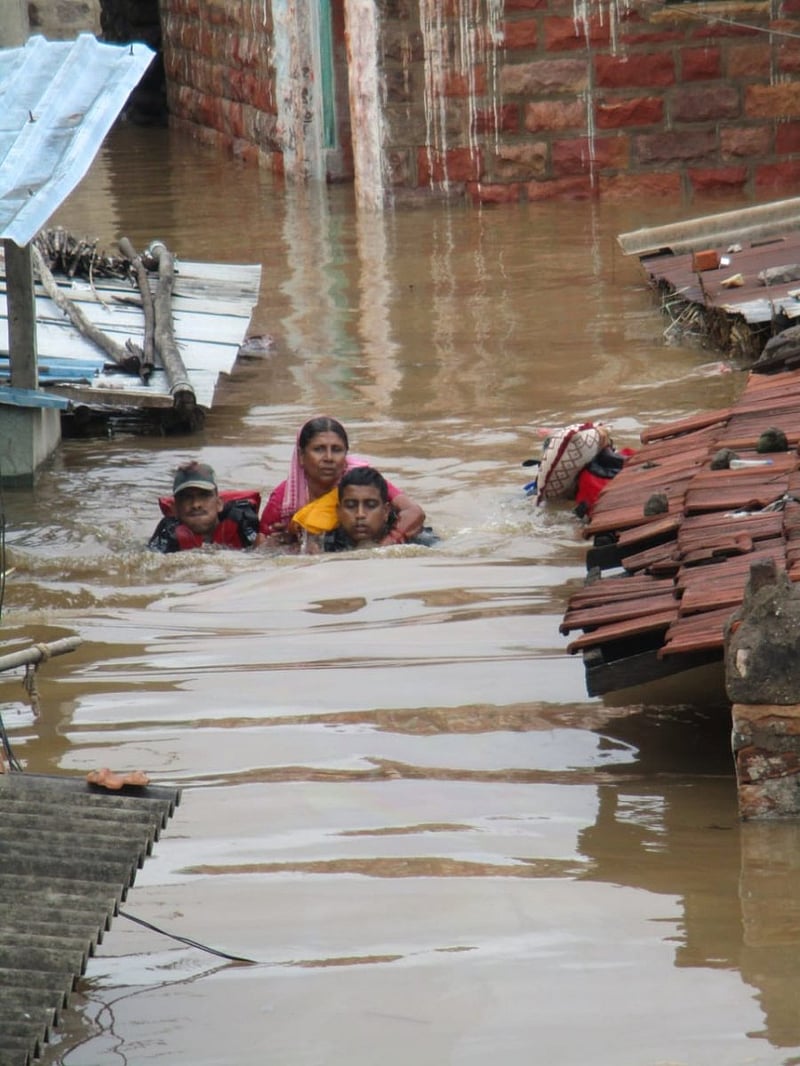 Army troops improvise rescue boats amid flooding