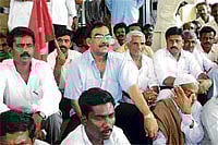 Farmers seek drought relief on war footing