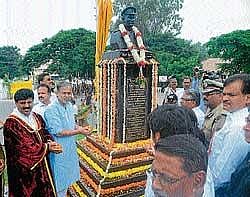SP Harikrishna's bust unveiled in city