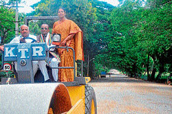 Asphaltation work on Bogadi Road off Kukkarahalli lake begins