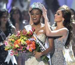 Angolan beauty crowned Miss Universe