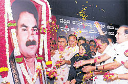 Leaders pay rich tributes to Bondala