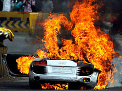 Rs.1.8 crore Audi R8 car catches fire in Mumbai