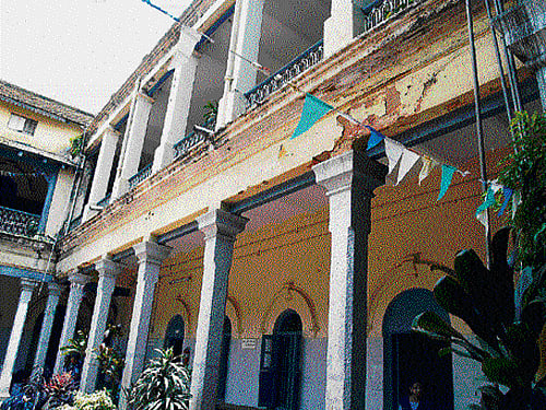 Crumbling century-old Fort High School seeks facelift