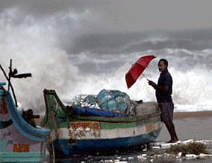 Cyclone fear spurs panic buying in Odisha